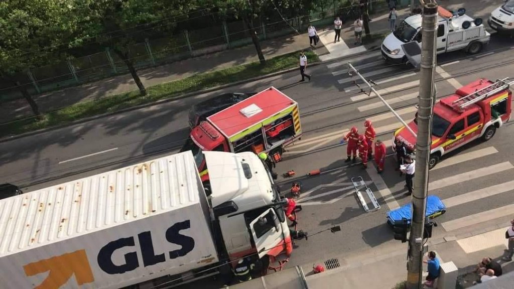 Ziua de Cluj | ACCIDENT MORTAL în Cluj-Napoca. L-a strivit cu TIR-ul pe ... Ziua de Cluj | ACCIDENT MORTAL în Cluj-Napoca. L-a strivit cu TIR-ul pe ...