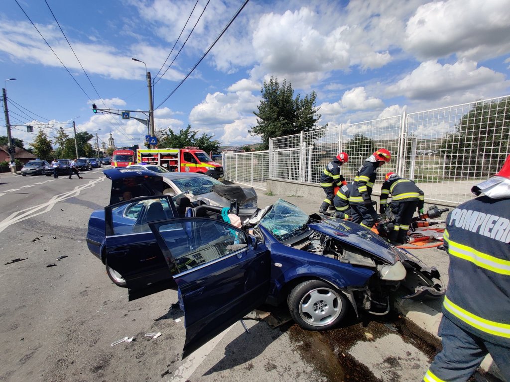 Ziua de Cluj | Accident GRAV în Cluj-Napoca! Două mașini, făcute PRAF ...